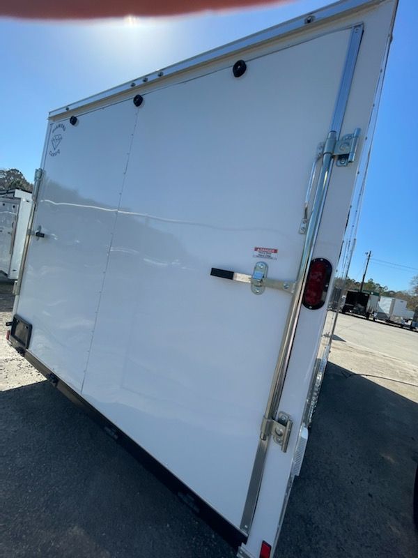 8.5×16 TA Trailer – White, Ramp, Side Door, D-Rings – Snapper Trailers