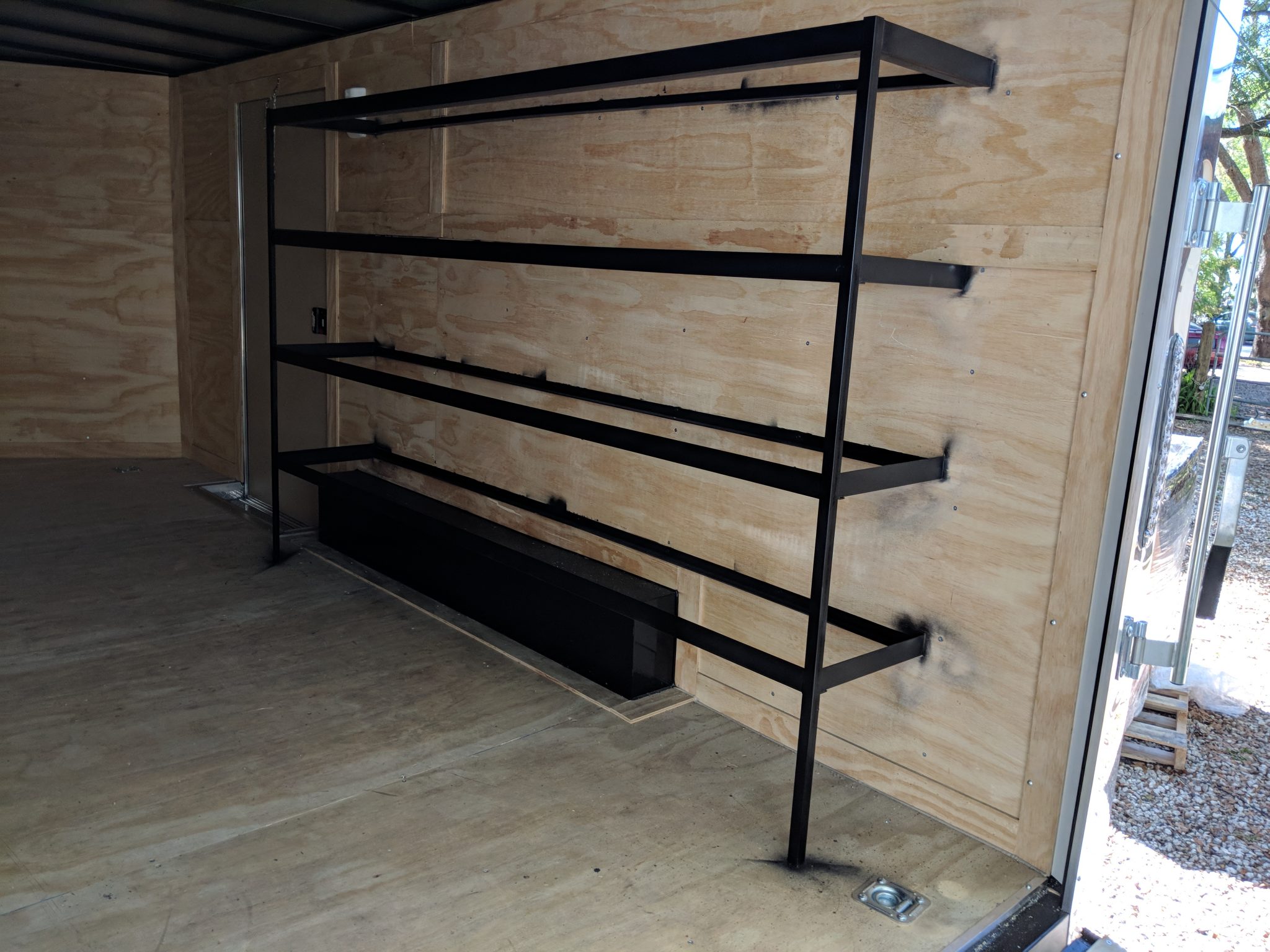 Trailer Spotlight – Custom Welded Shelving – Snapper Trailers